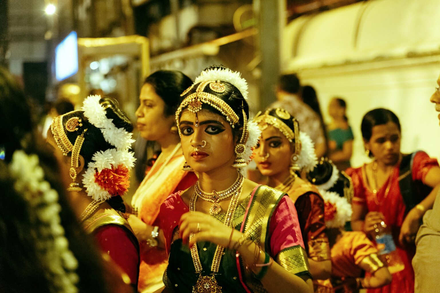 7 Best Luxury Varanasi Tour Package – Premium Stay & Private Cab ...
